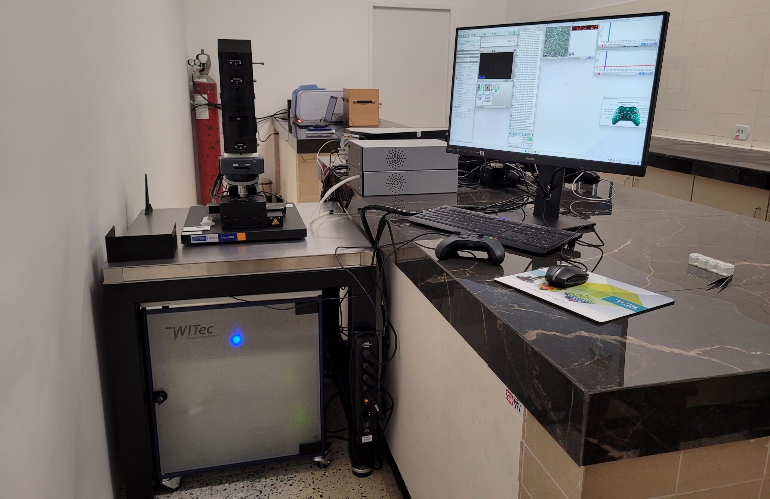 Microscópio Raman Confocal WITec alpha300 instalado na UFPR - Instrutécnica